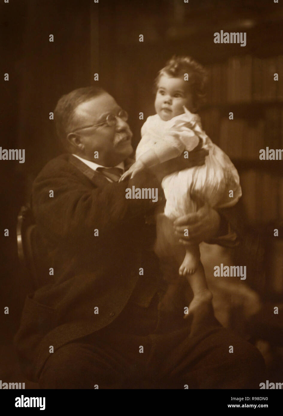 President theodore roosevelt sitting hi-res stock photography and ...