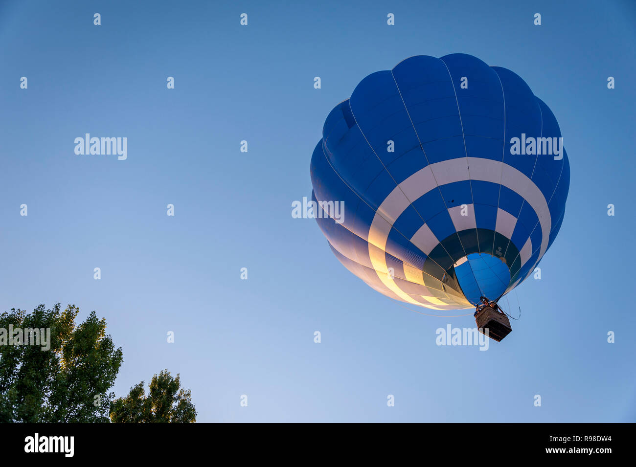 Flight hot air balloon hi-res stock photography and images - Alamy