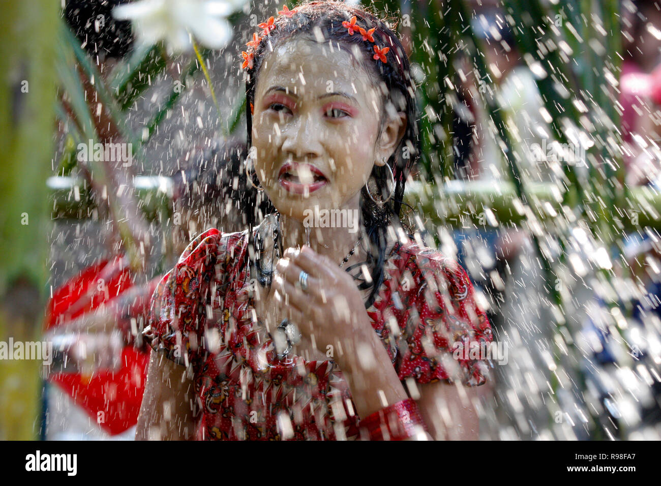 Throw water hi-res stock photography and images - Alamy