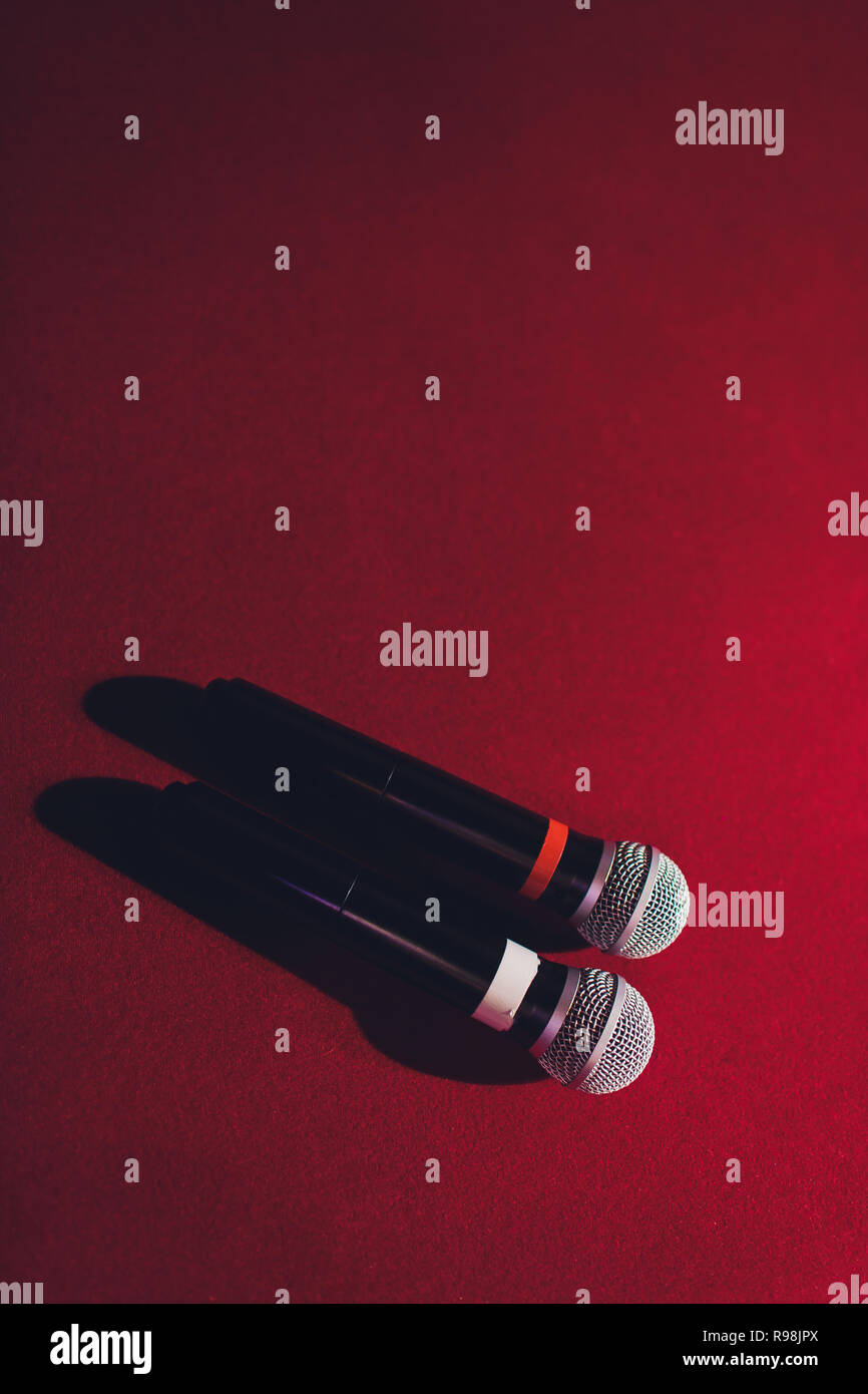Cordless microphones hi-res stock photography and images - Alamy