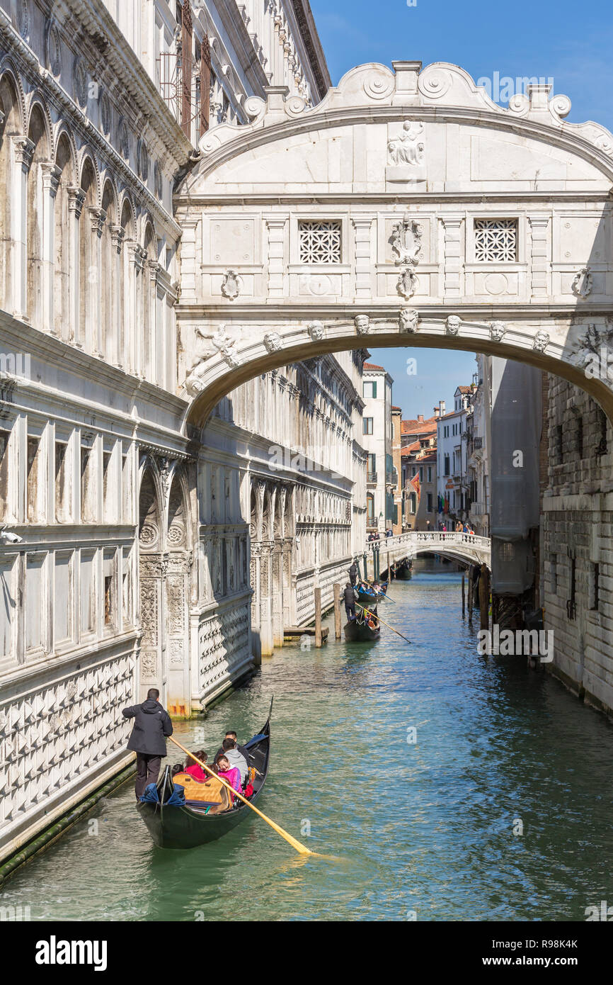 Tourists in gondolas sailing on the Rio de Palazzo o de Canonica Canal ...