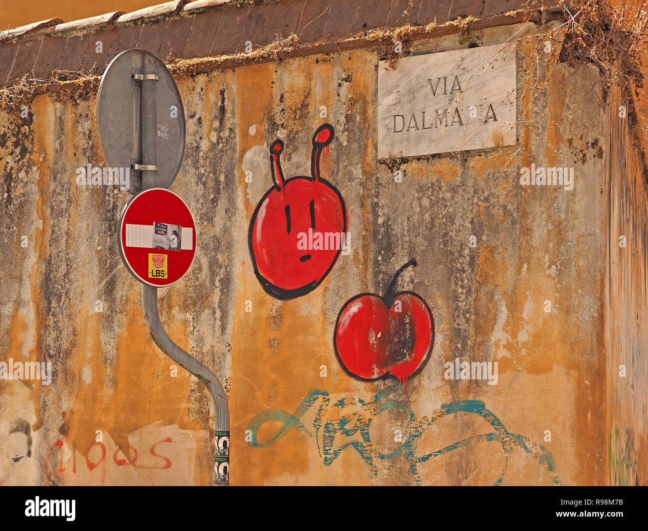 Street art graffiti no entry hi-res stock photography and images - Alamy