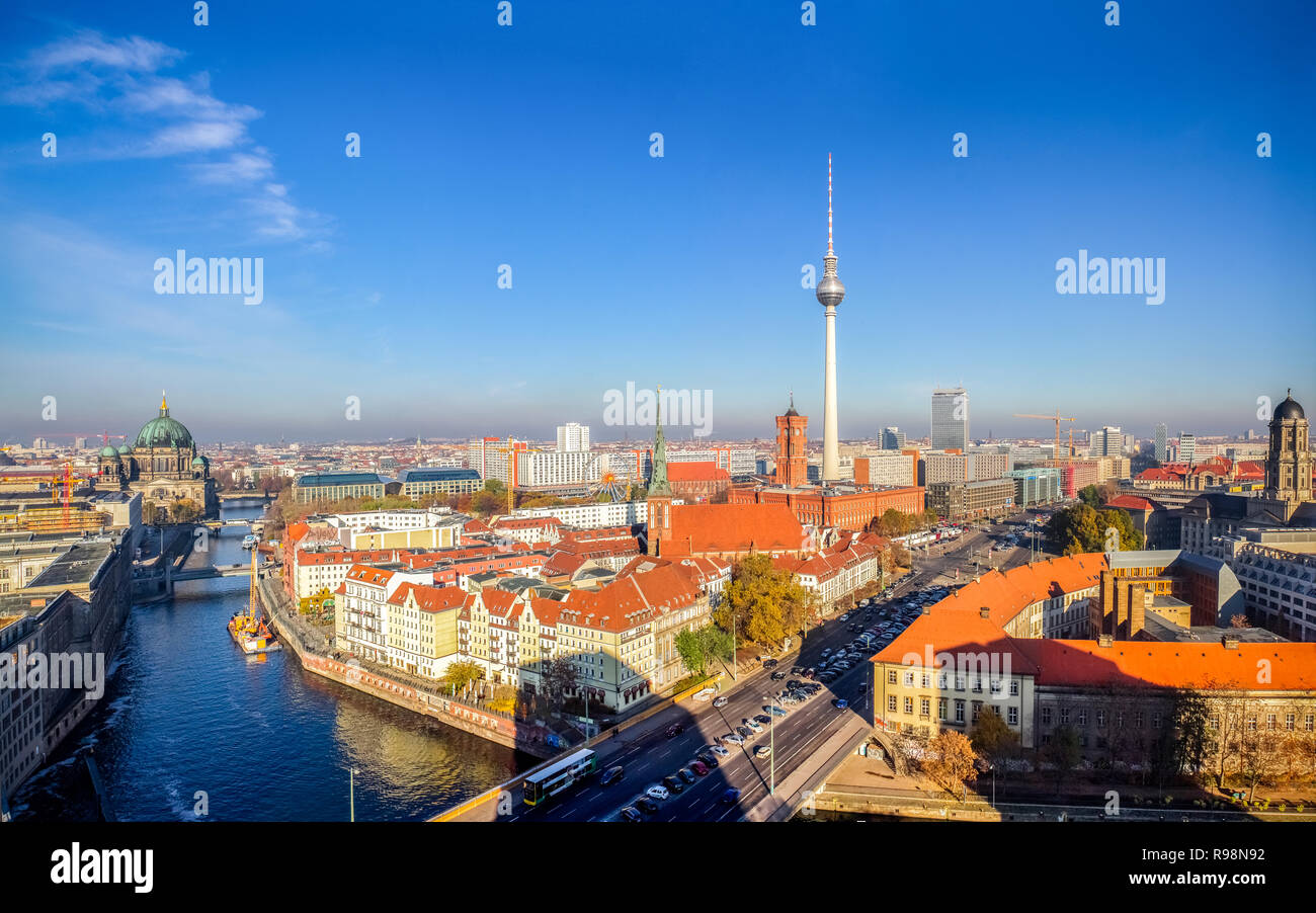 Berlin fernsehturm known tv hi-res stock photography and images - Alamy