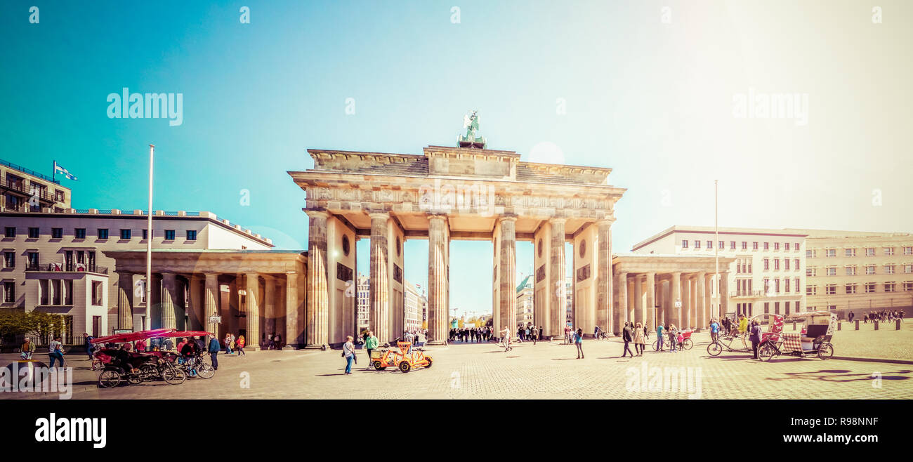 Brandenburger tor berlin autumn hi-res stock photography and images - Alamy