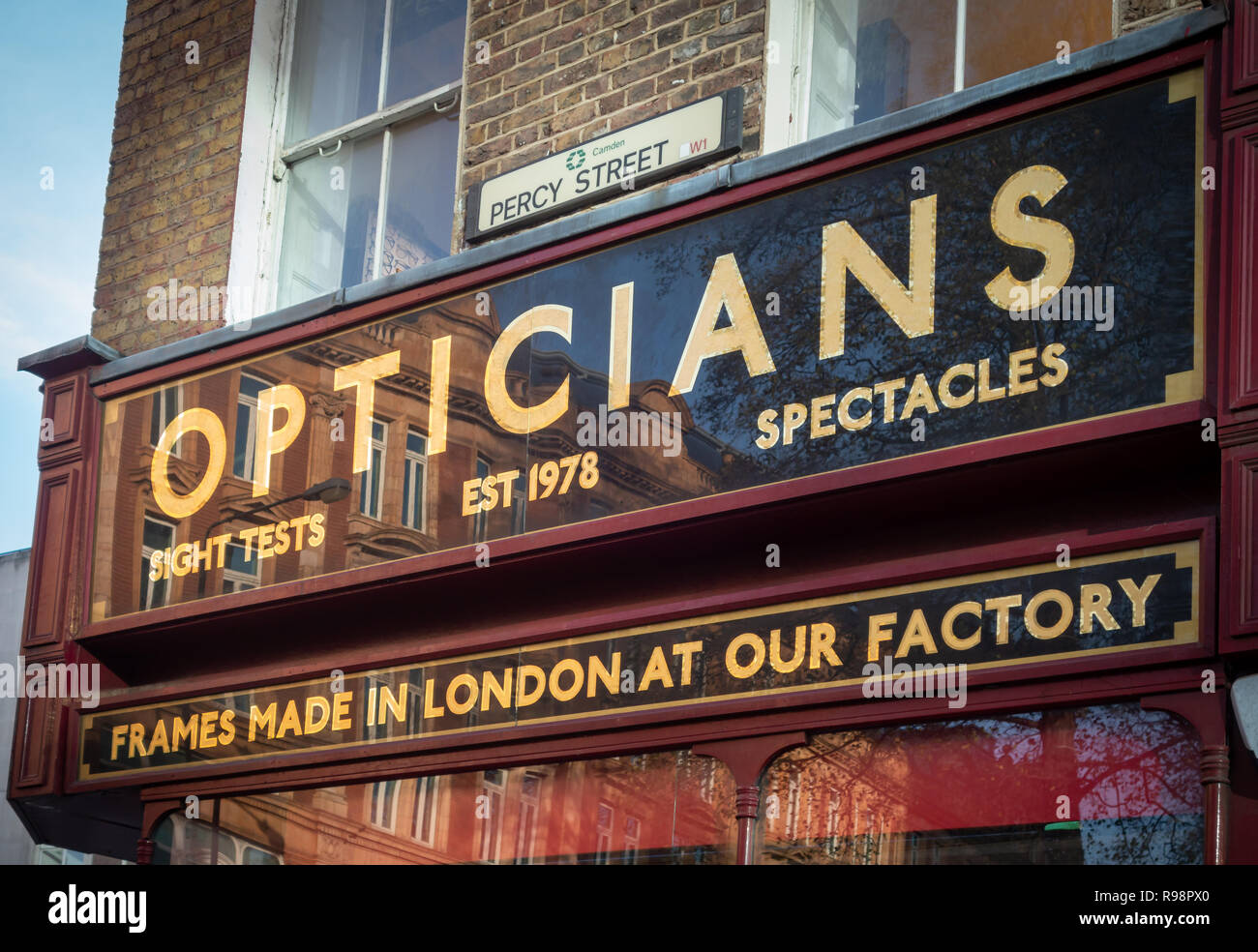 Retro opticians shop hi-res stock photography and images - Alamy