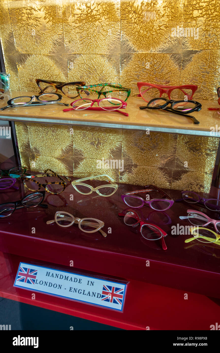 Mens Eye Care High Resolution Stock Photography and Images - Alamy