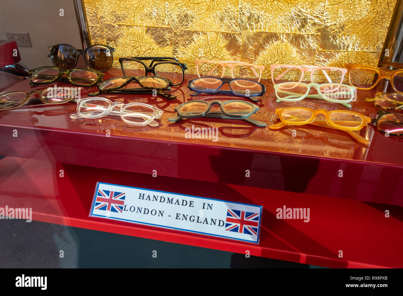 Spectacle frames hi-res stock photography and images - Alamy