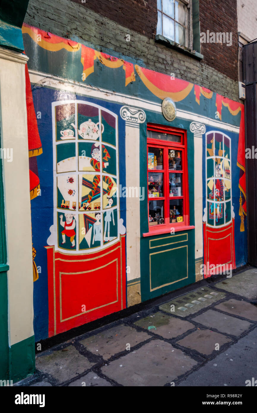 Pollocks toy store hi-res stock photography and images - Alamy