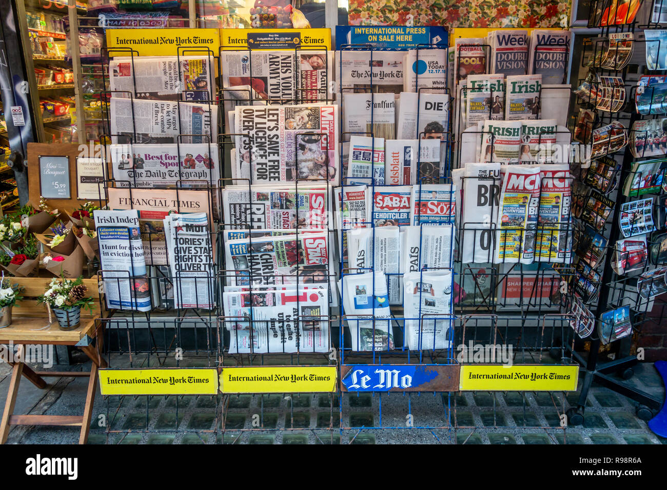 British newspapers and magazines hi-res stock photography and images ...