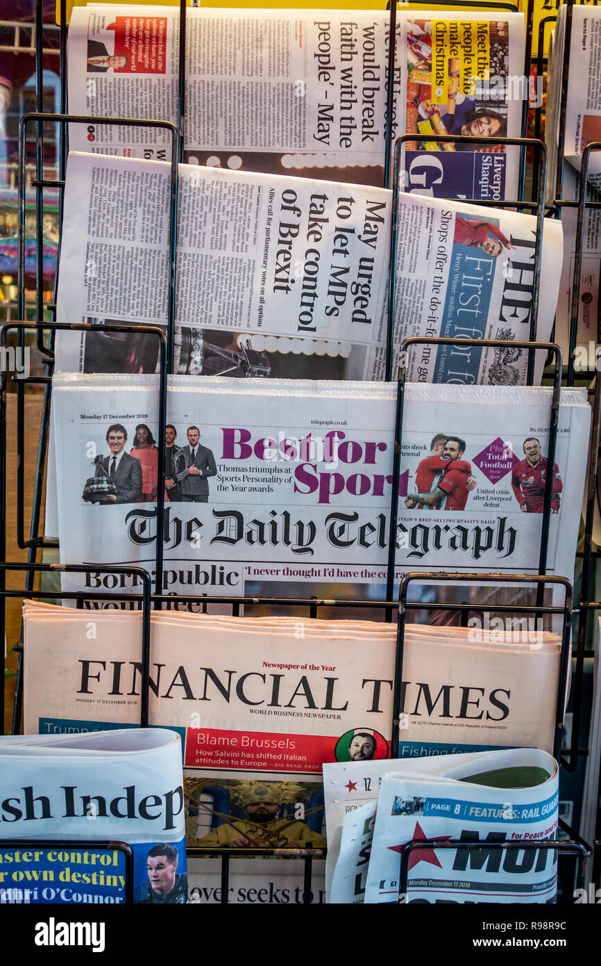 Newspaper kiosk london hi-res stock photography and images - Alamy