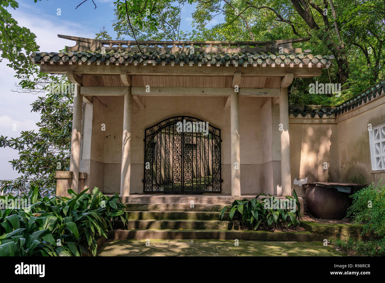Traditional Chinese gate on a mountain park in Chongqing Stock Photo ...