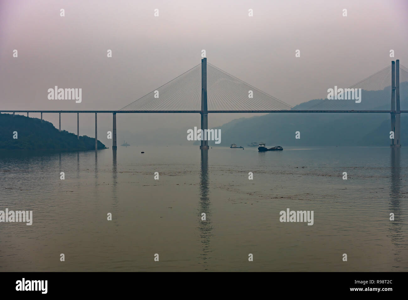 Yingwuzhou yangtze river bridge hi-res stock photography and images - Alamy
