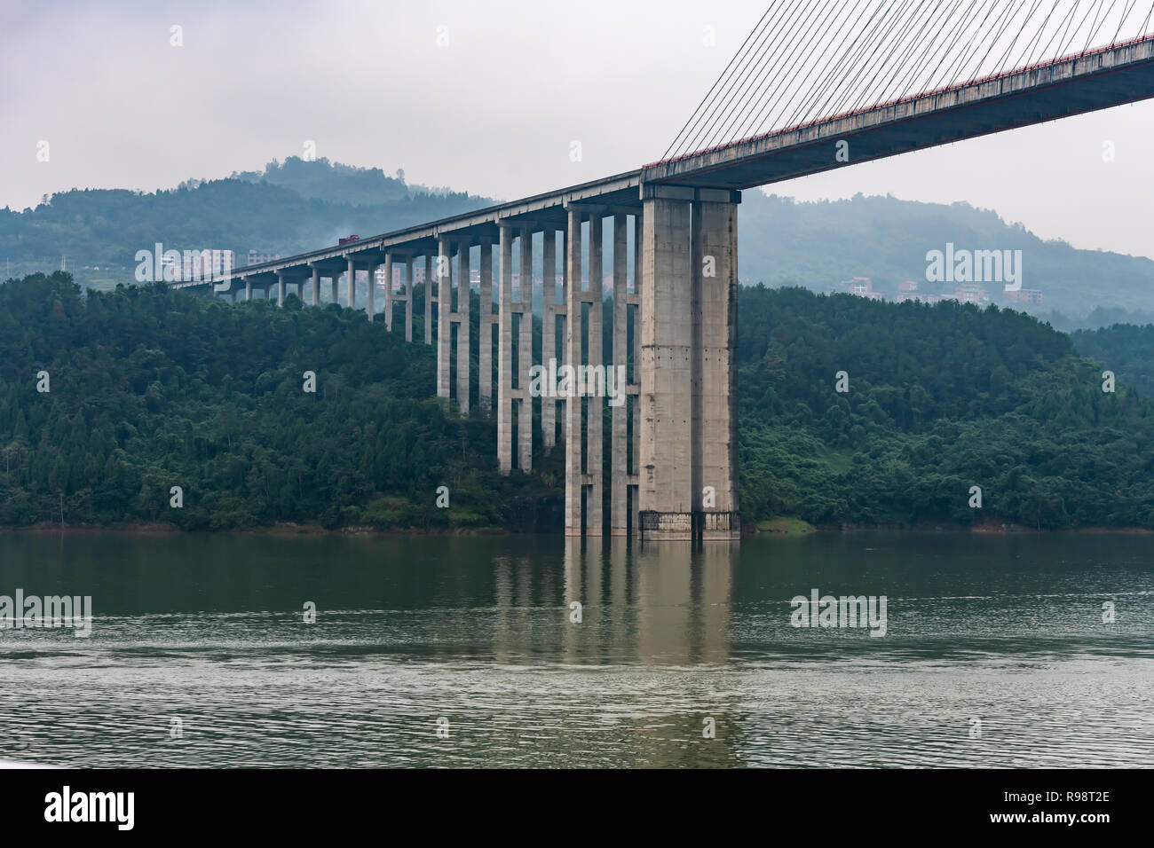 Yingwuzhou Bridge across Yangtze River- China Stock Photo - Alamy