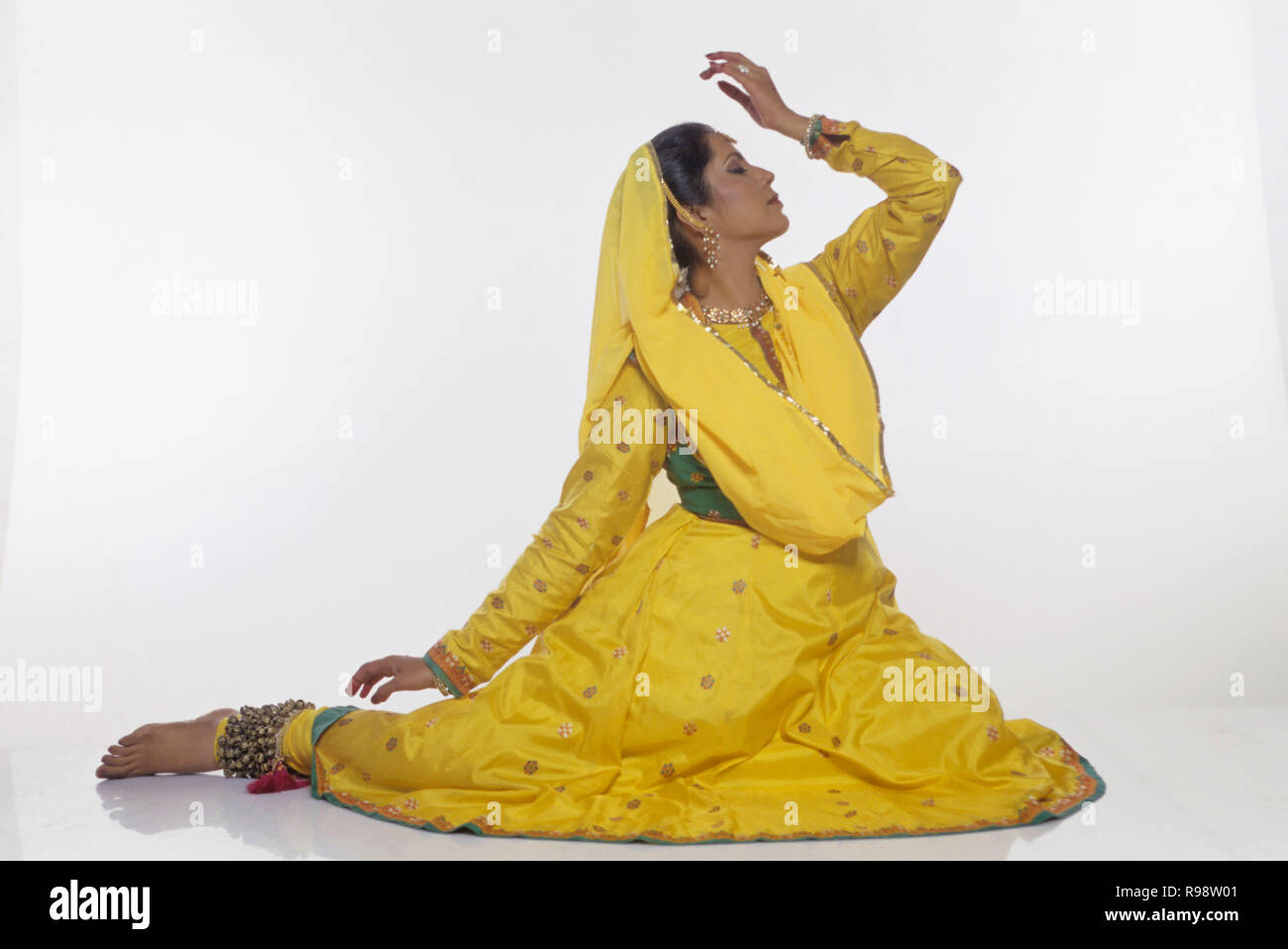 Kathak pose hi-res stock photography and images - Alamy