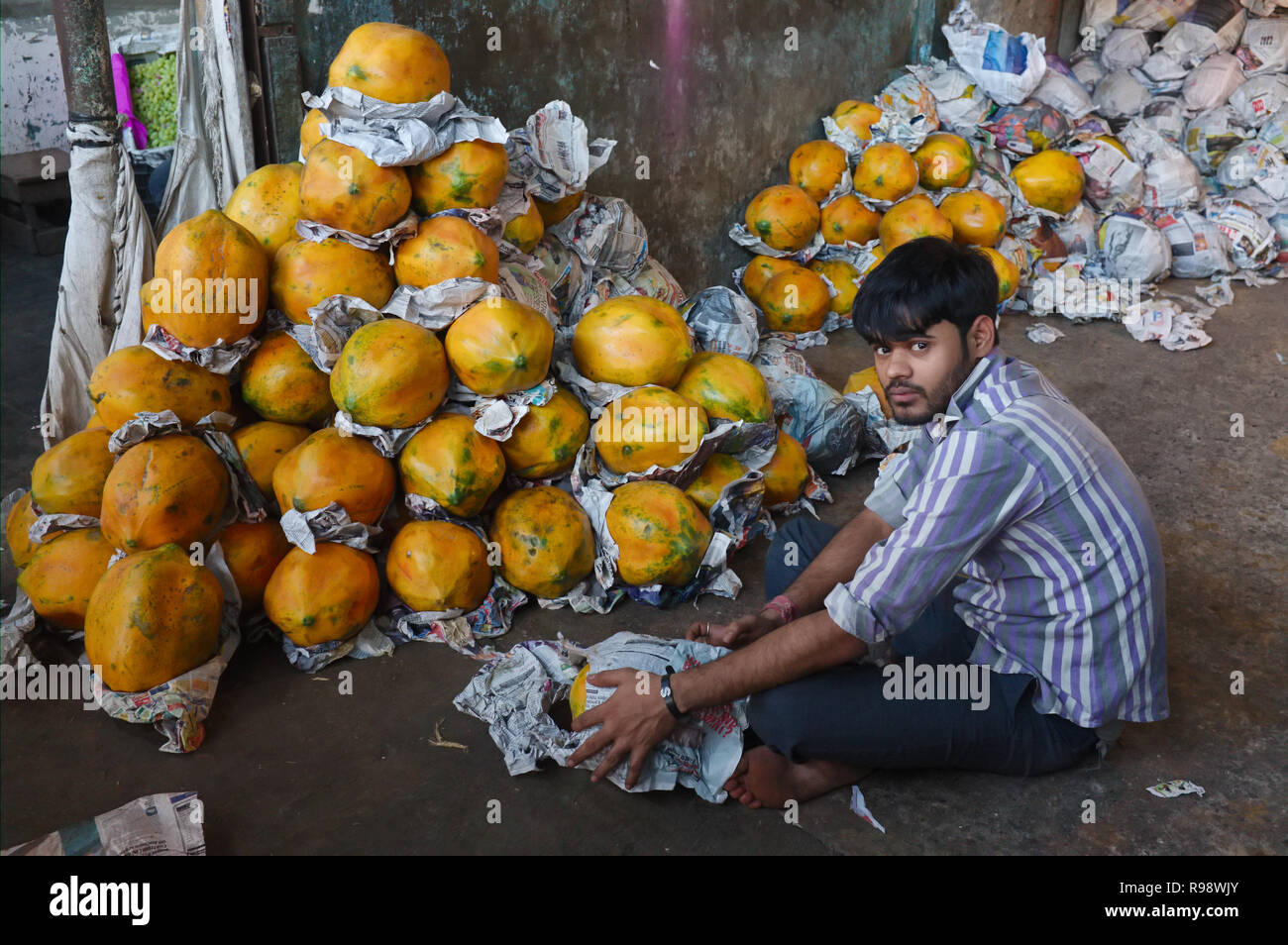 Papayas on sale at Byculla Market, a large fruit and vegetable market ...