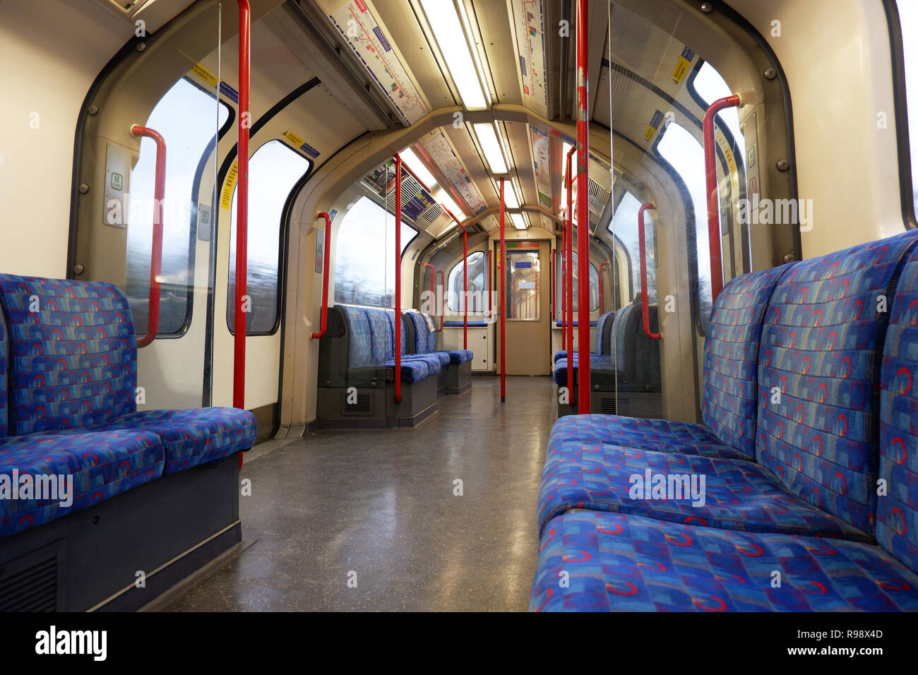 Overground carriage hi-res stock photography and images - Alamy