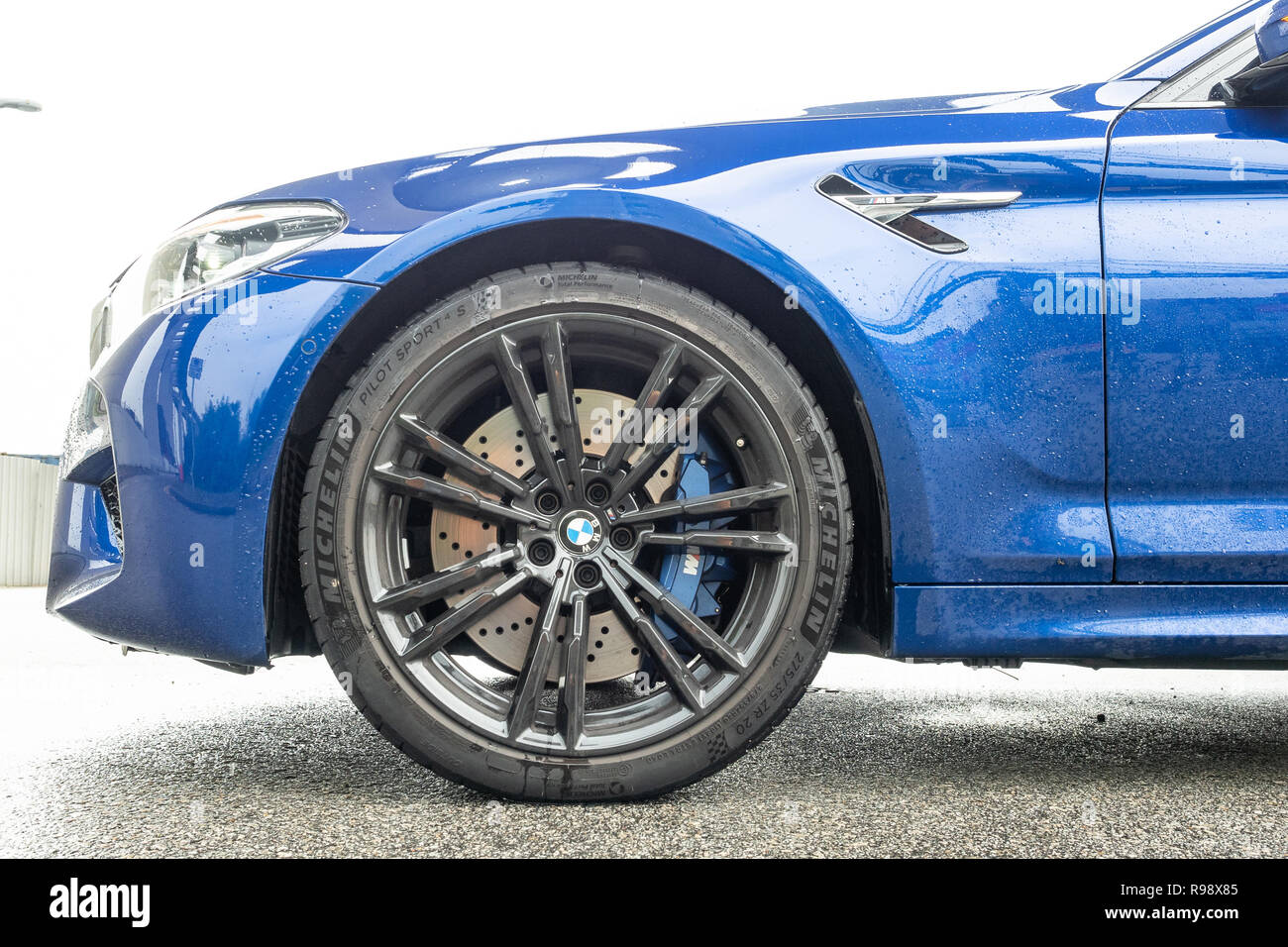 Bmw m5 hi-res stock photography and images - Alamy
