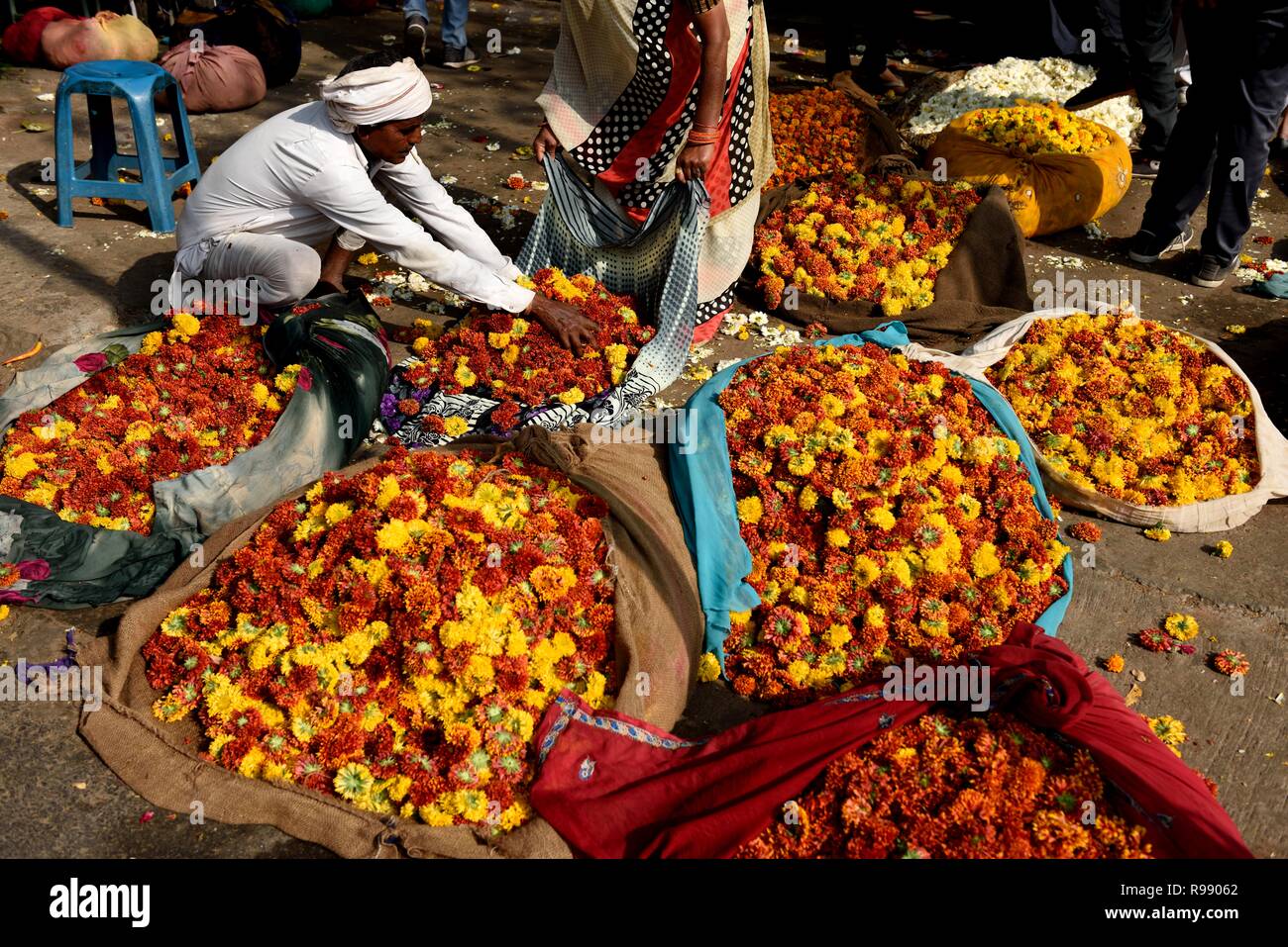 Selling Flowers In India Stock Photos & Selling Flowers In India Stock ...