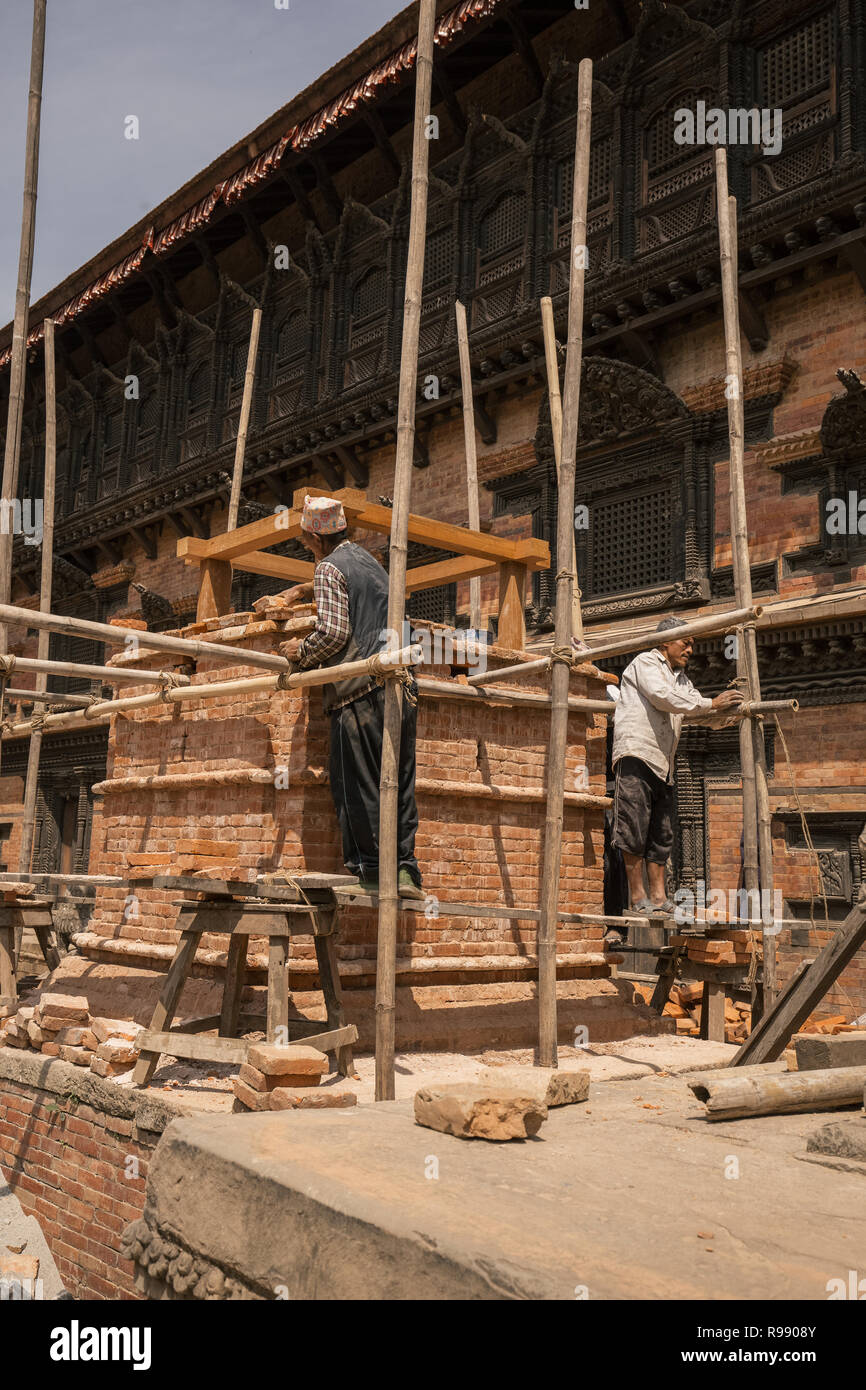 Nepal construction workers hi-res stock photography and images - Alamy