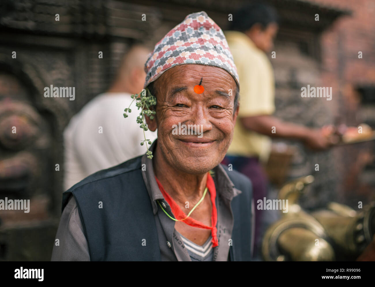 Nepalese man in traditional clothes hi-res stock photography and images ...