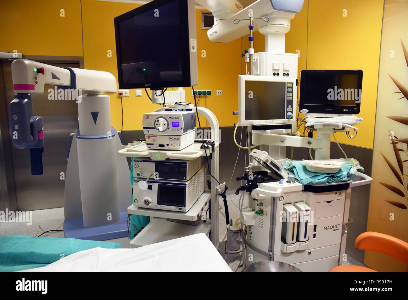 Presentation of the only one in Poland the Senhance surgical robotic ...