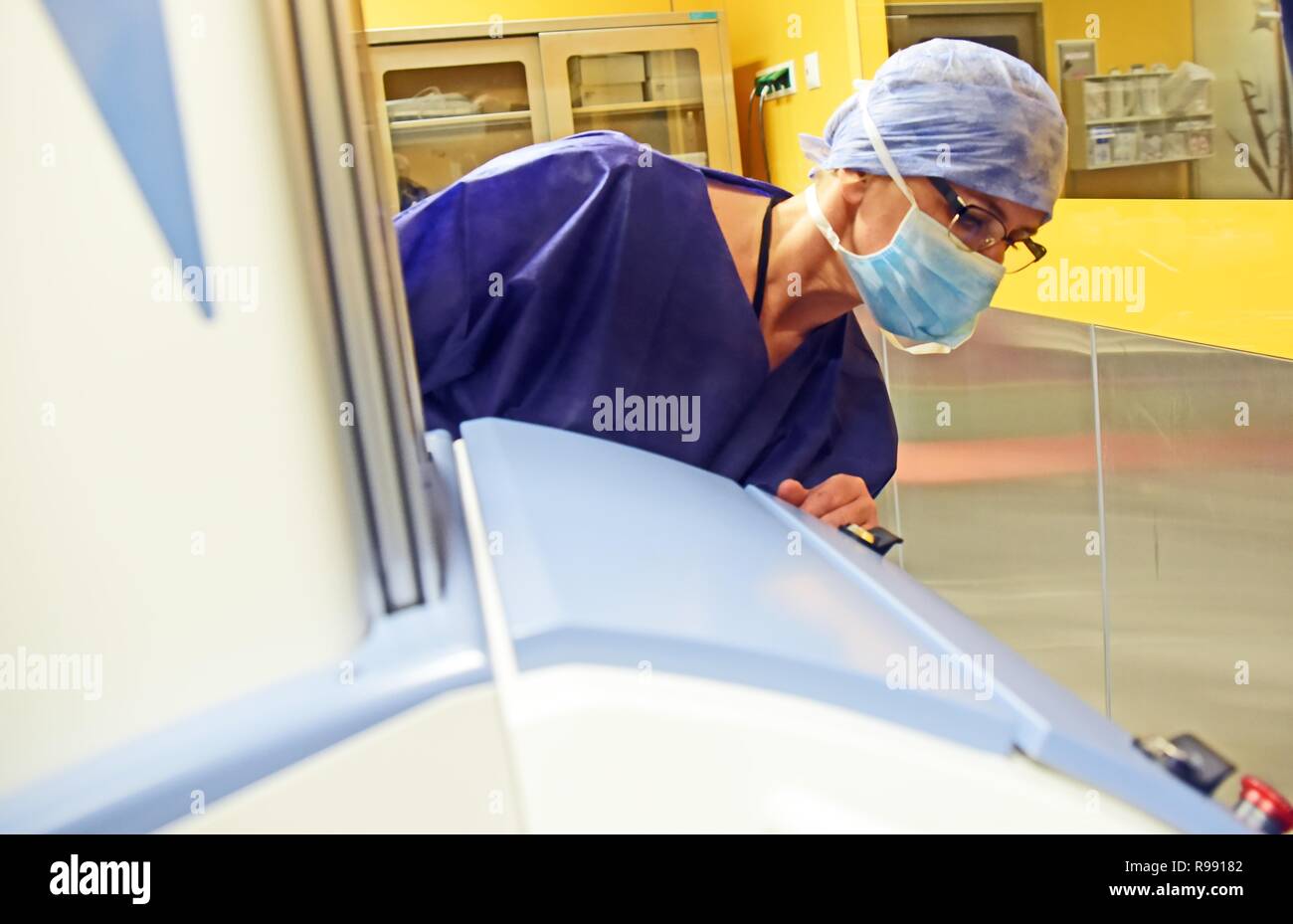 Presentation of the only one in Poland the Senhance surgical robotic ...