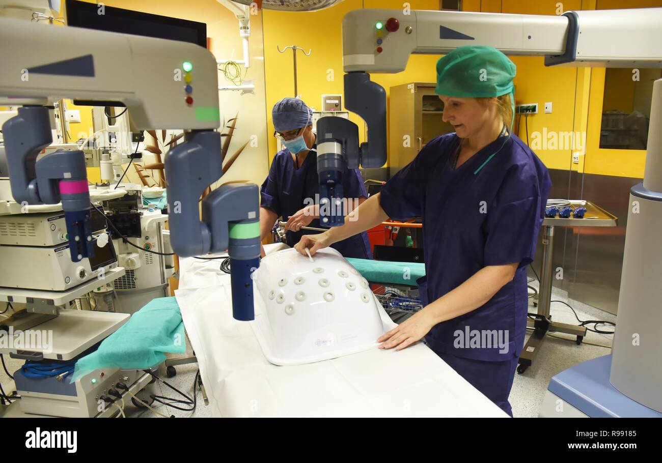 Presentation of the only one in Poland the Senhance surgical robotic ...