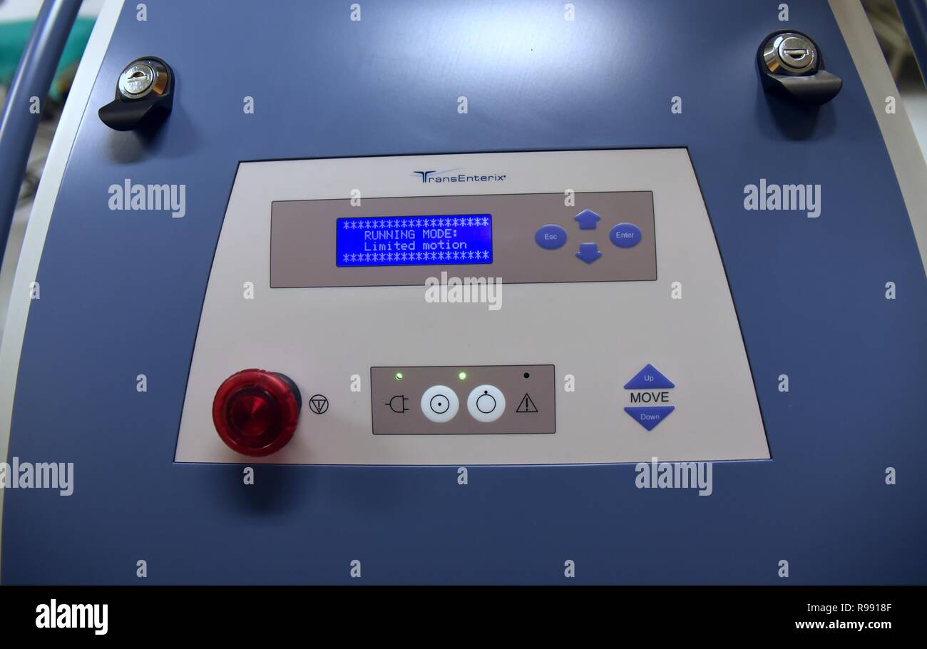 Presentation of the only one in Poland the Senhance surgical robotic ...