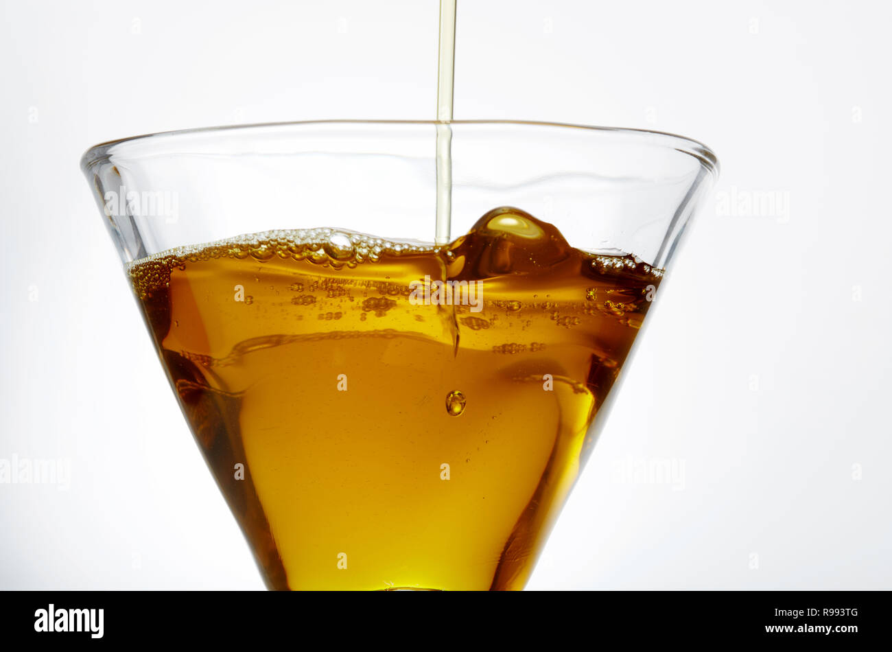 Oil and water in a glass hi-res stock photography and images - Alamy