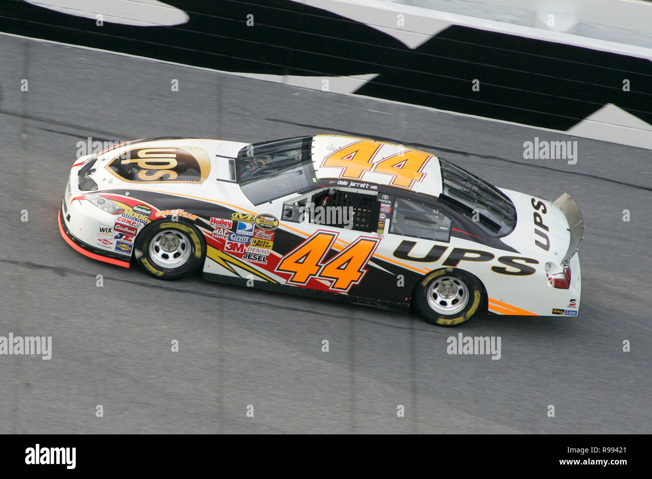 Dale Jarrett runs his qualifying laps for the Daytona 500 at Daytona ...