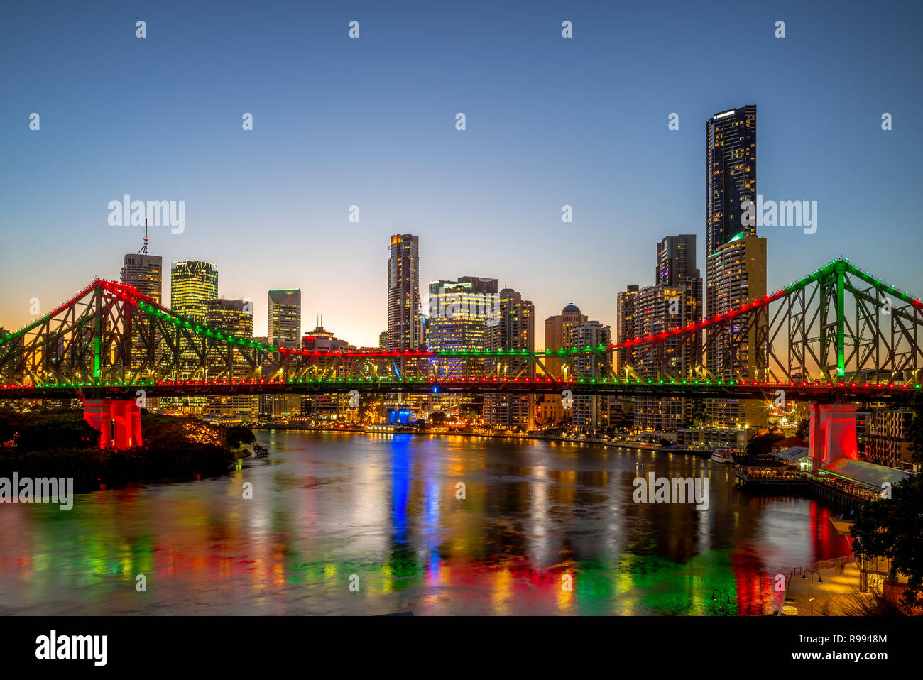 Skyline light bridge hi-res stock photography and images - Alamy