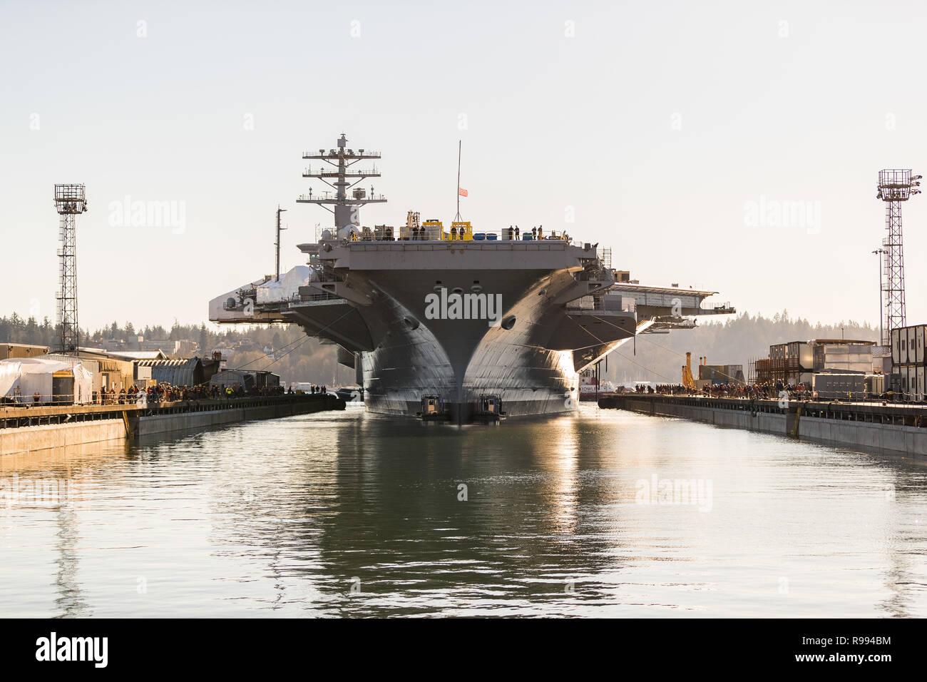 181205-N-CC918-039 PUGET SOUND NAVAL SHIPYARD, Wash. (December 5,2018 ...