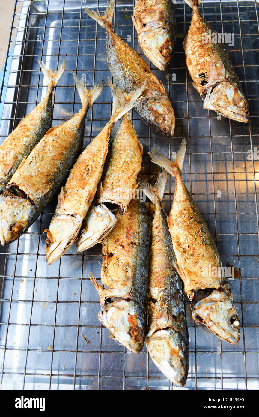 Fried Mackerel fish in street food / Cook mackerel Stock Photo - Alamy
