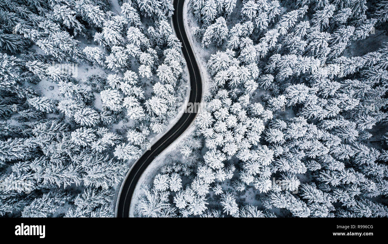 Windy road aerial view hi-res stock photography and images - Alamy