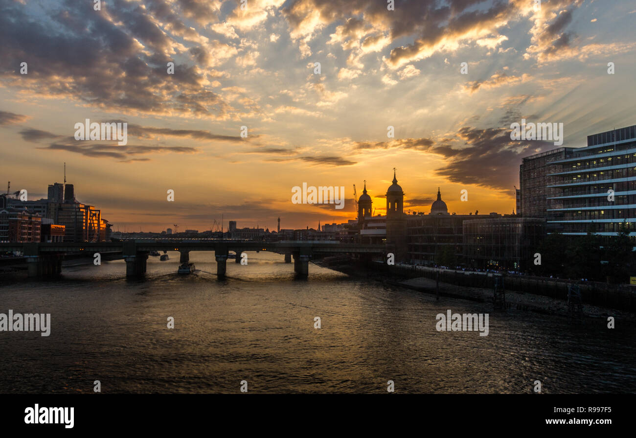 London bridges sunset hi-res stock photography and images - Alamy