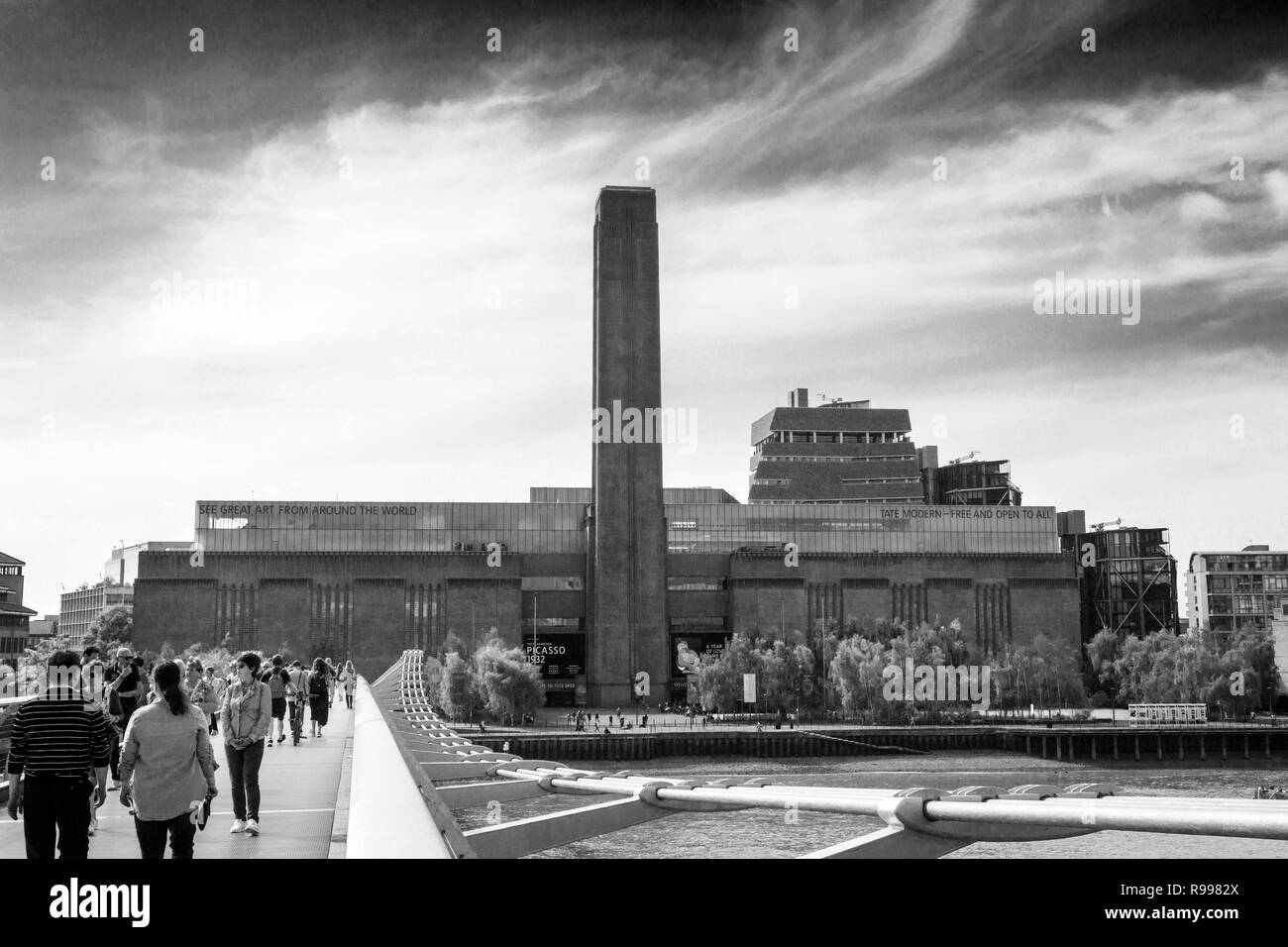 LONDON, UK - SEPTEMBER 1, 2018. Tate Modern art museum originally built ...