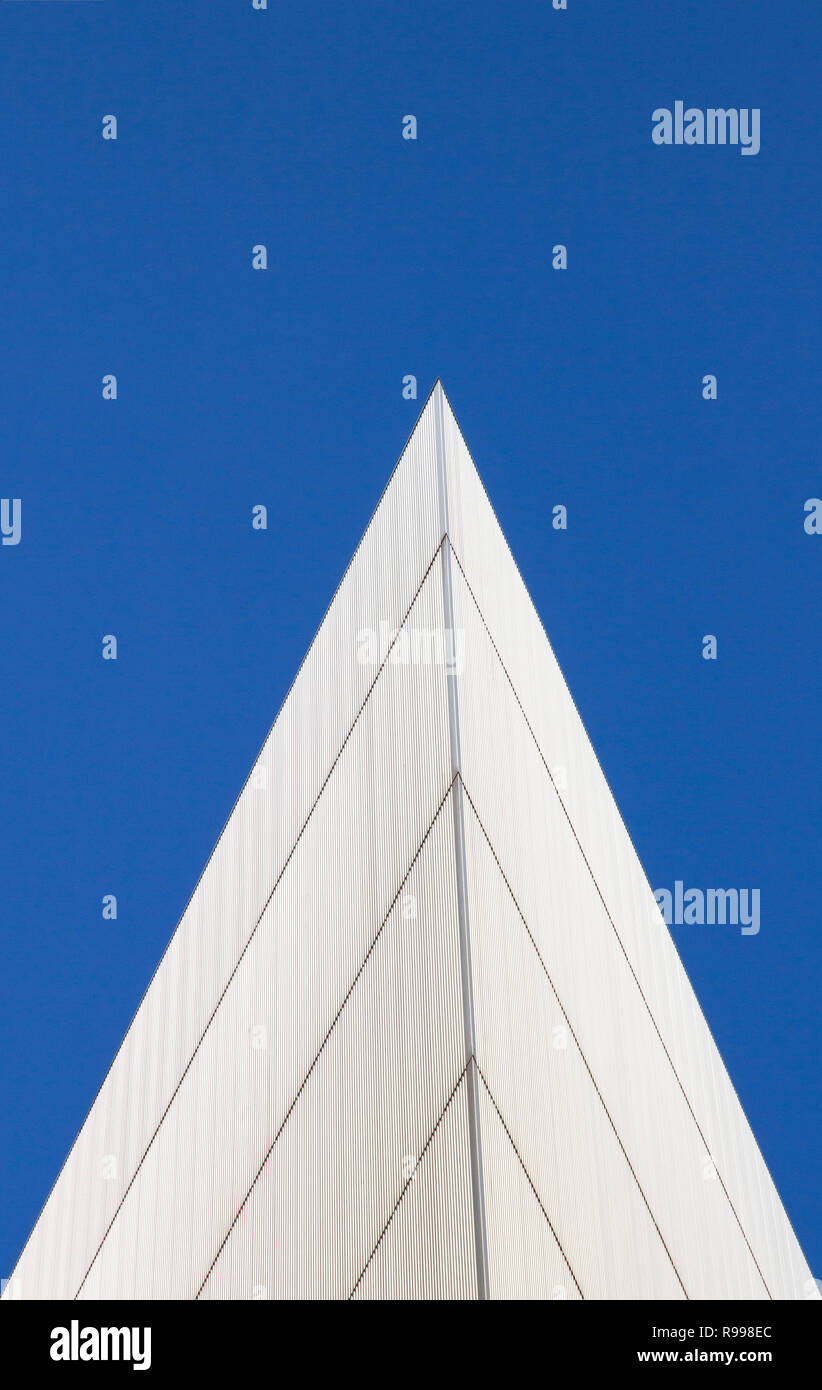 Tall building near london bridge hi-res stock photography and images ...