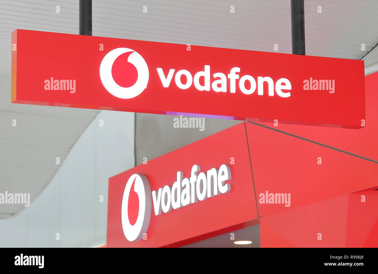 Vodafone shop australia hi-res stock photography and images - Alamy