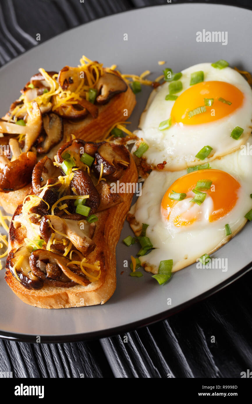 Close up toasts mushrooms hi-res stock photography and images - Alamy