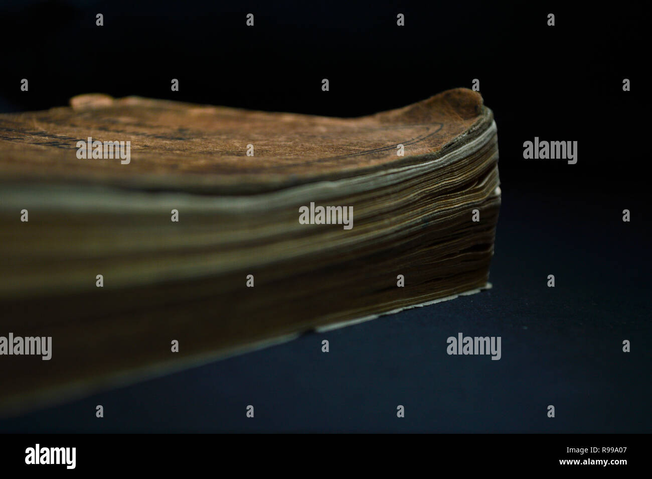 Vintage paperback book pages hi-res stock photography and images - Alamy