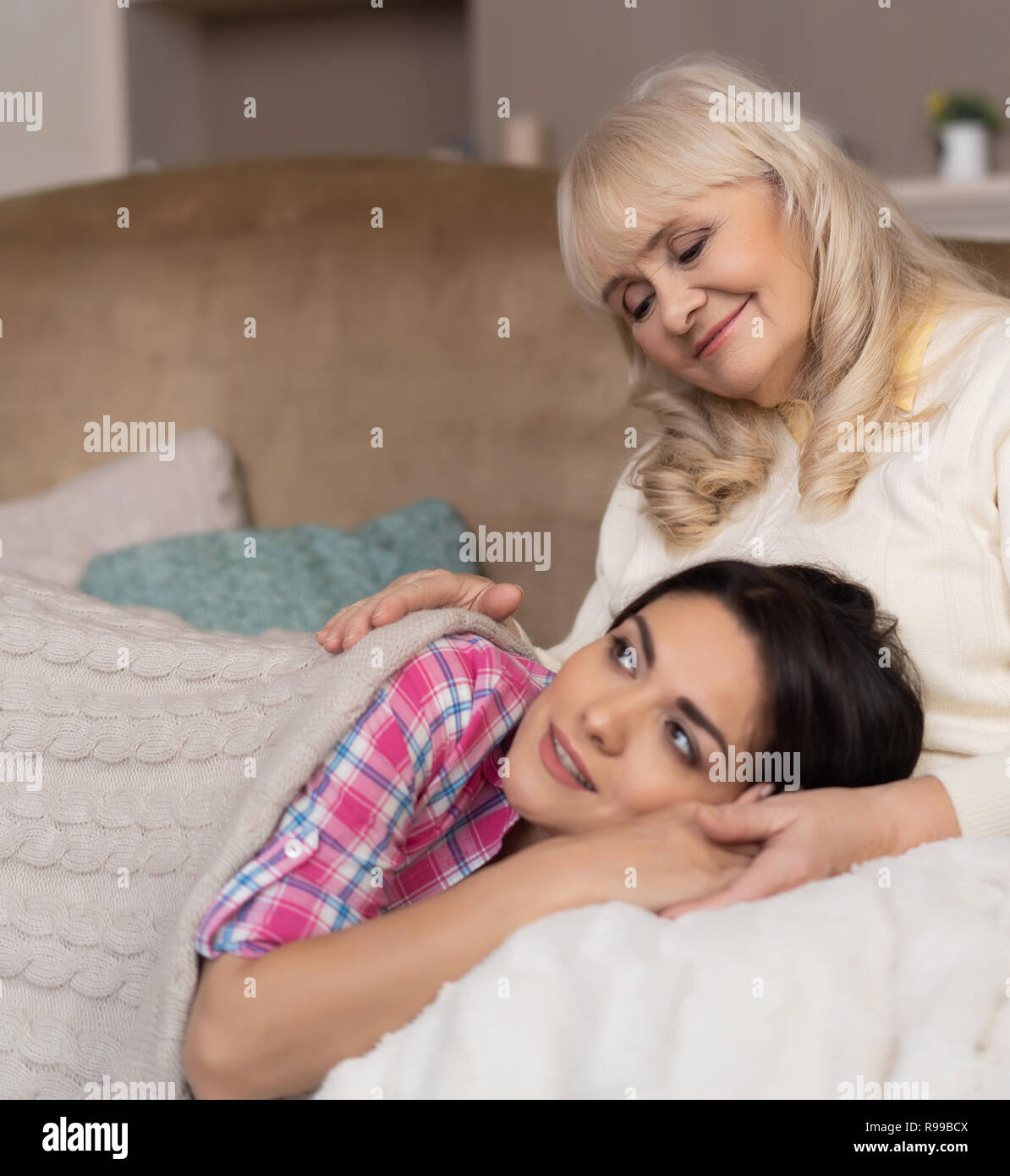 Legs knees together hi-res stock photography and images - Alamy