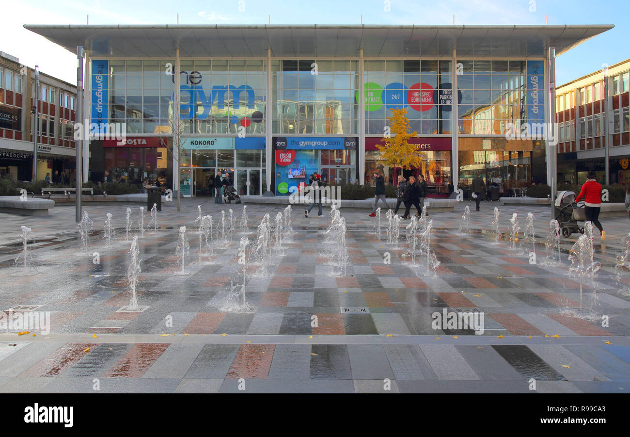 Queens Square Crawley High Resolution Stock Photography and Images - Alamy