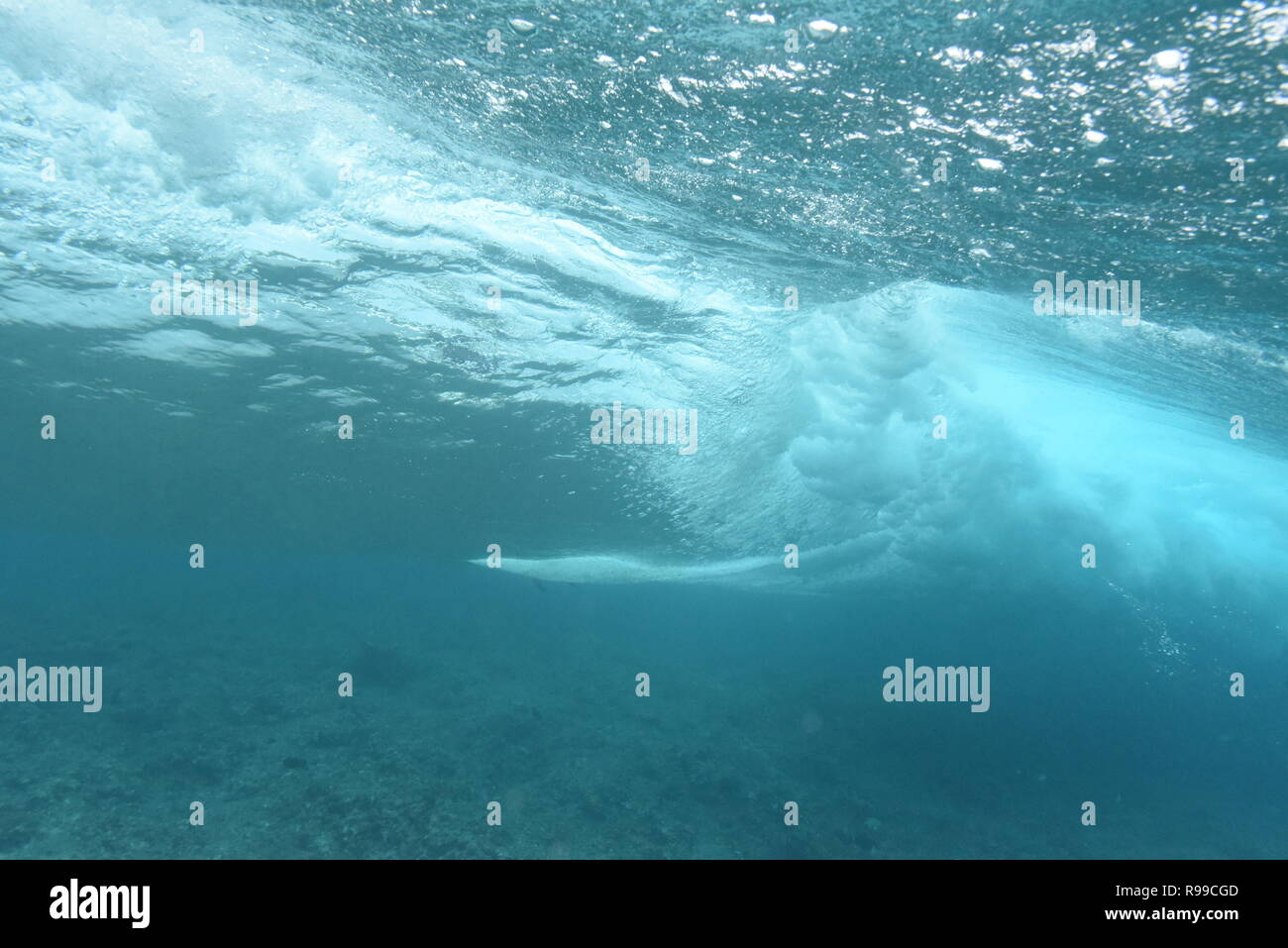 Underwater wave hi-res stock photography and images - Alamy