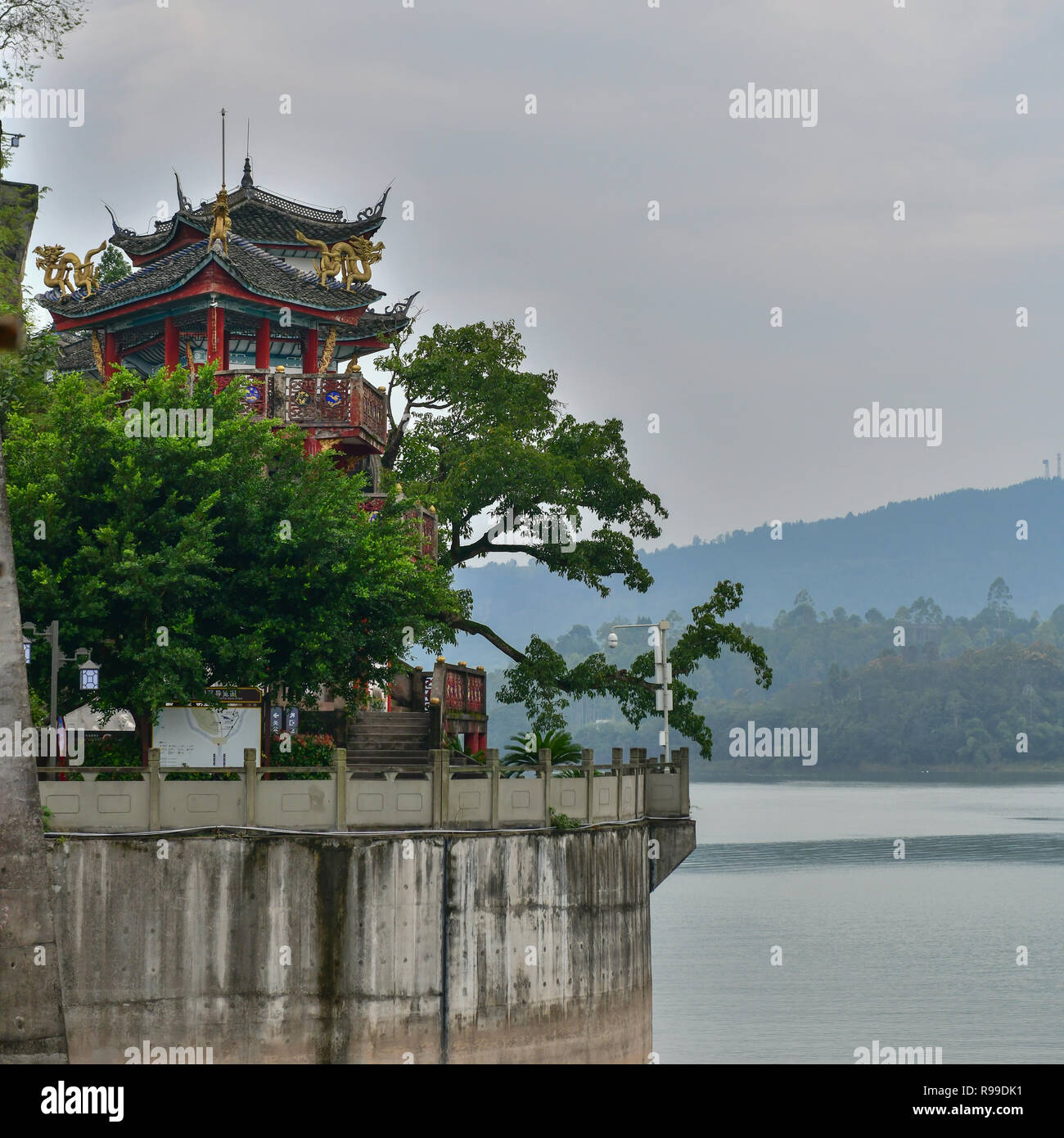 Shibaozhai Temple- banks of the Yangtze River Stock Photo - Alamy