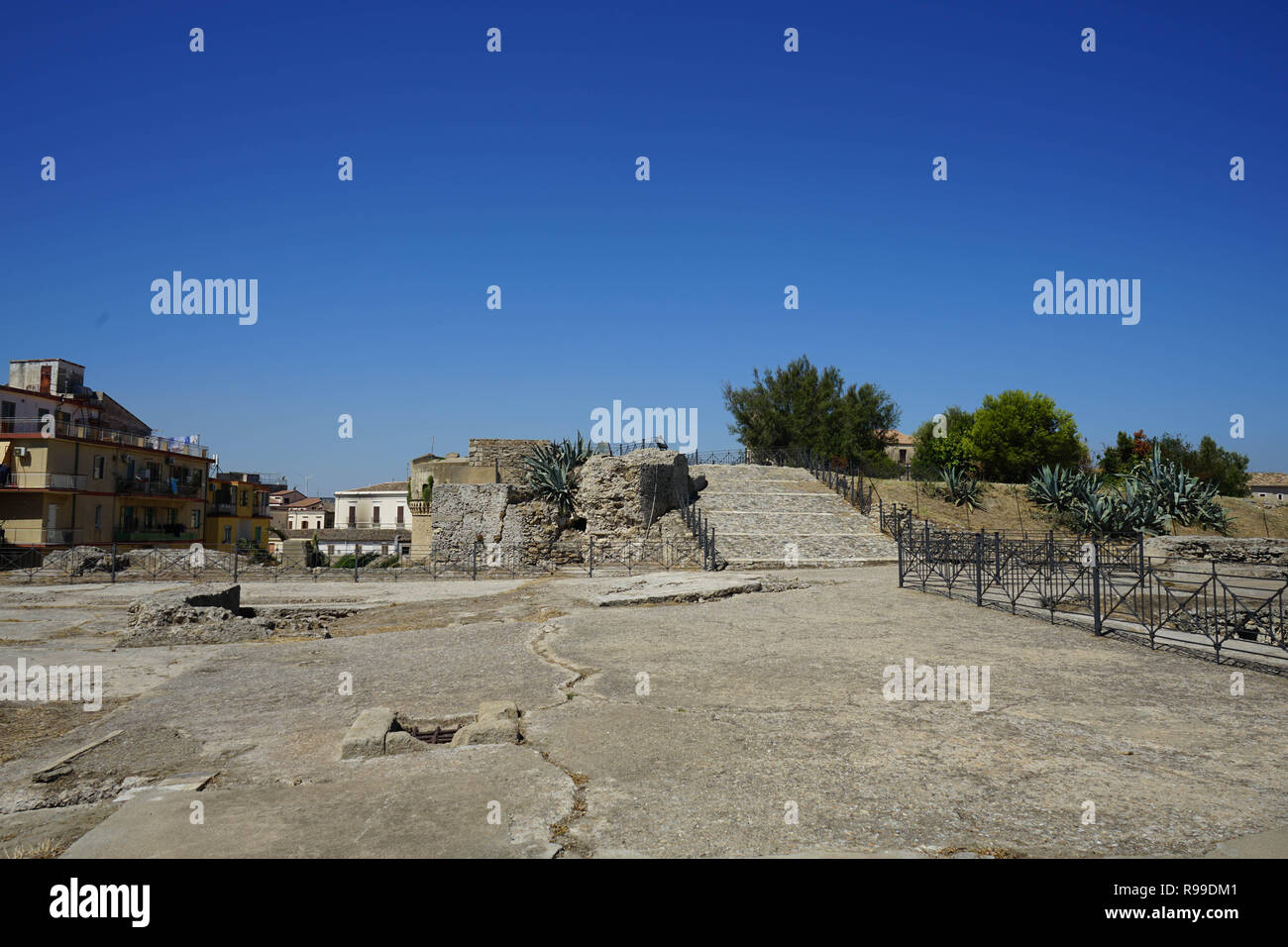 Crotone carlo castle italy hi-res stock photography and images - Alamy
