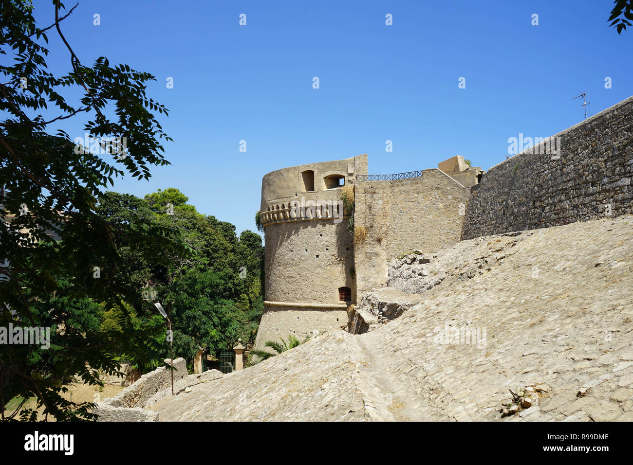 Crotone carlo castle italy hi-res stock photography and images - Alamy