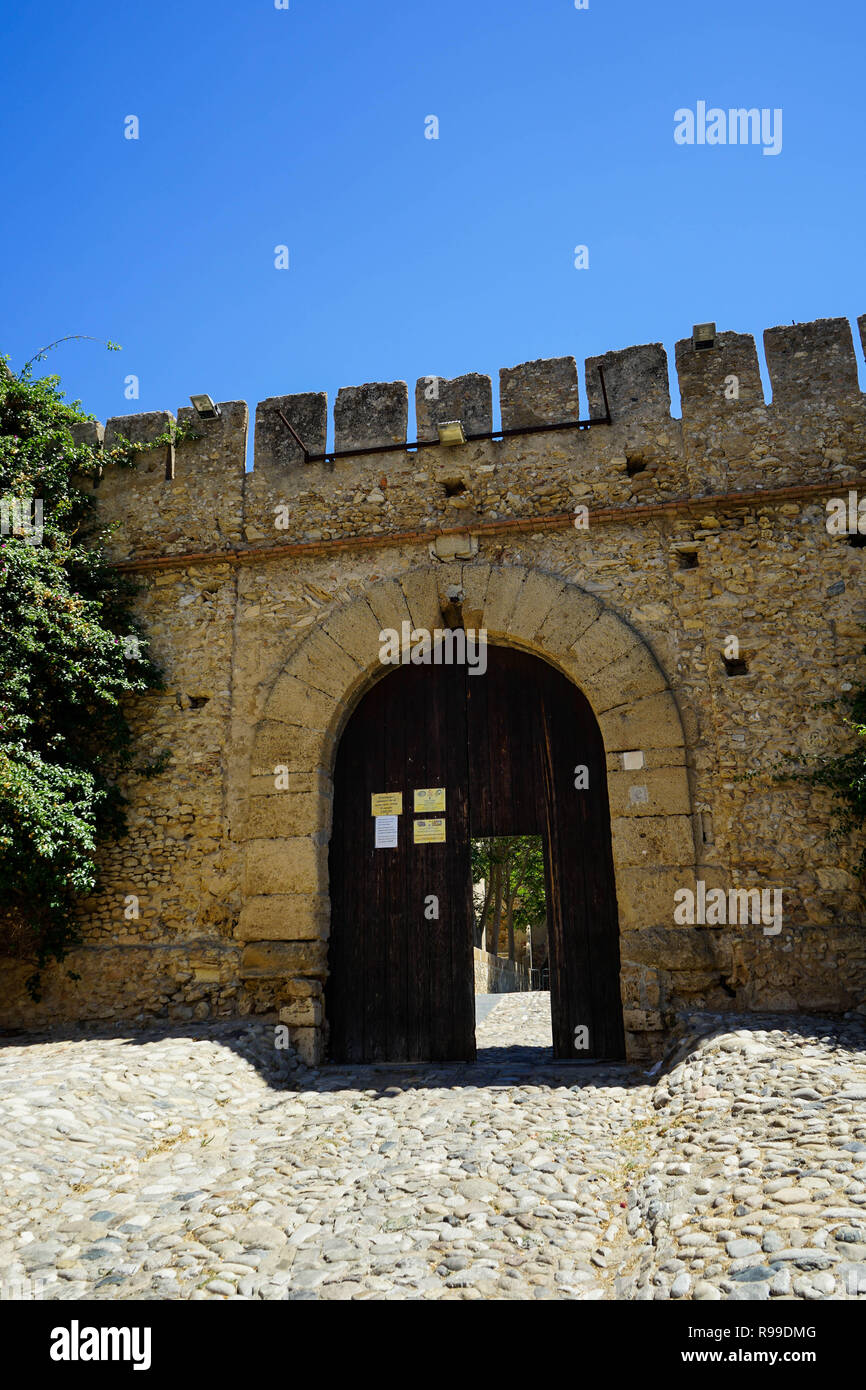 Crotone carlo castle italy hi-res stock photography and images - Alamy