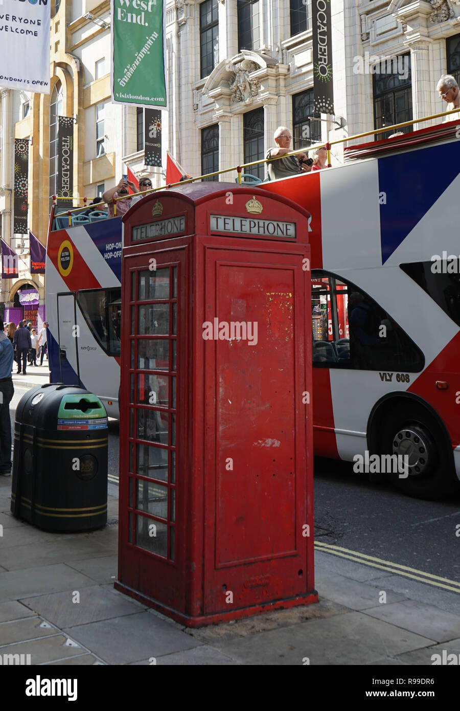 Telephone cabin, London - England Stock Photo - Alamy