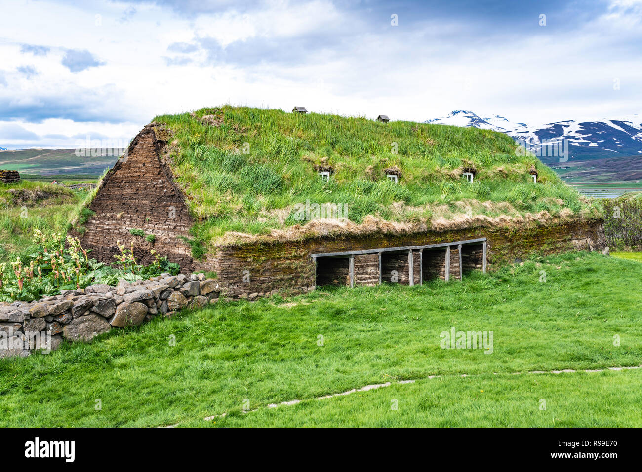 Turf houses hi-res stock photography and images - Alamy