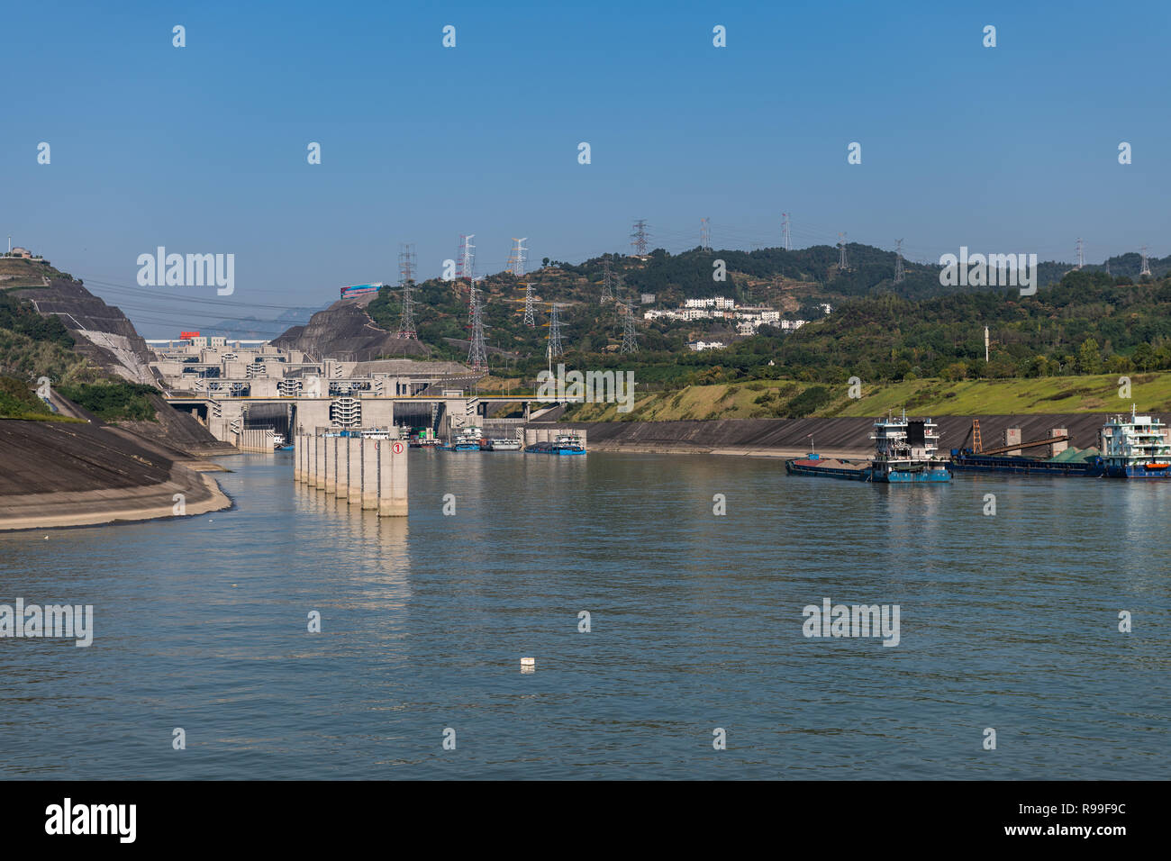 Three gorges dam ship lift hi-res stock photography and images - Alamy